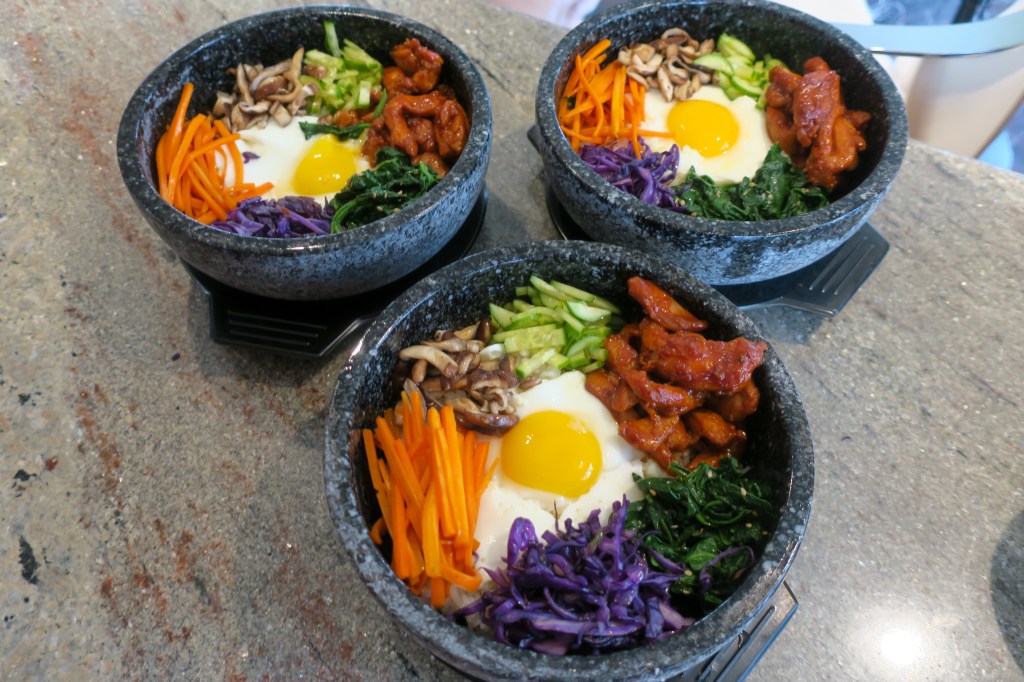 Dolsot Spicy Gochujang Chicken Bibimbap (Korean Stone Pot Rice Bowl ...